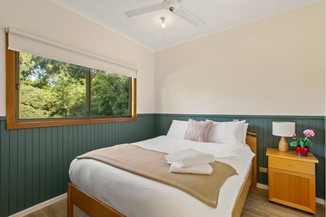Gippsland Lakes Holiday Rentals Official Site - Treetop Retreat
